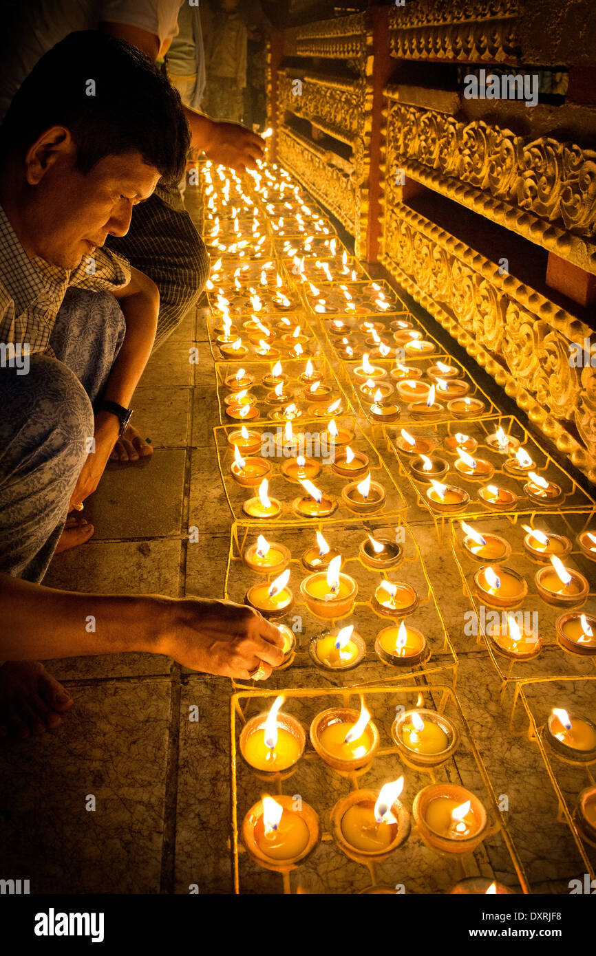 Myanmar, Kyaiktiyo, Golden Rock, Festival of candles Stock Photo - Alamy