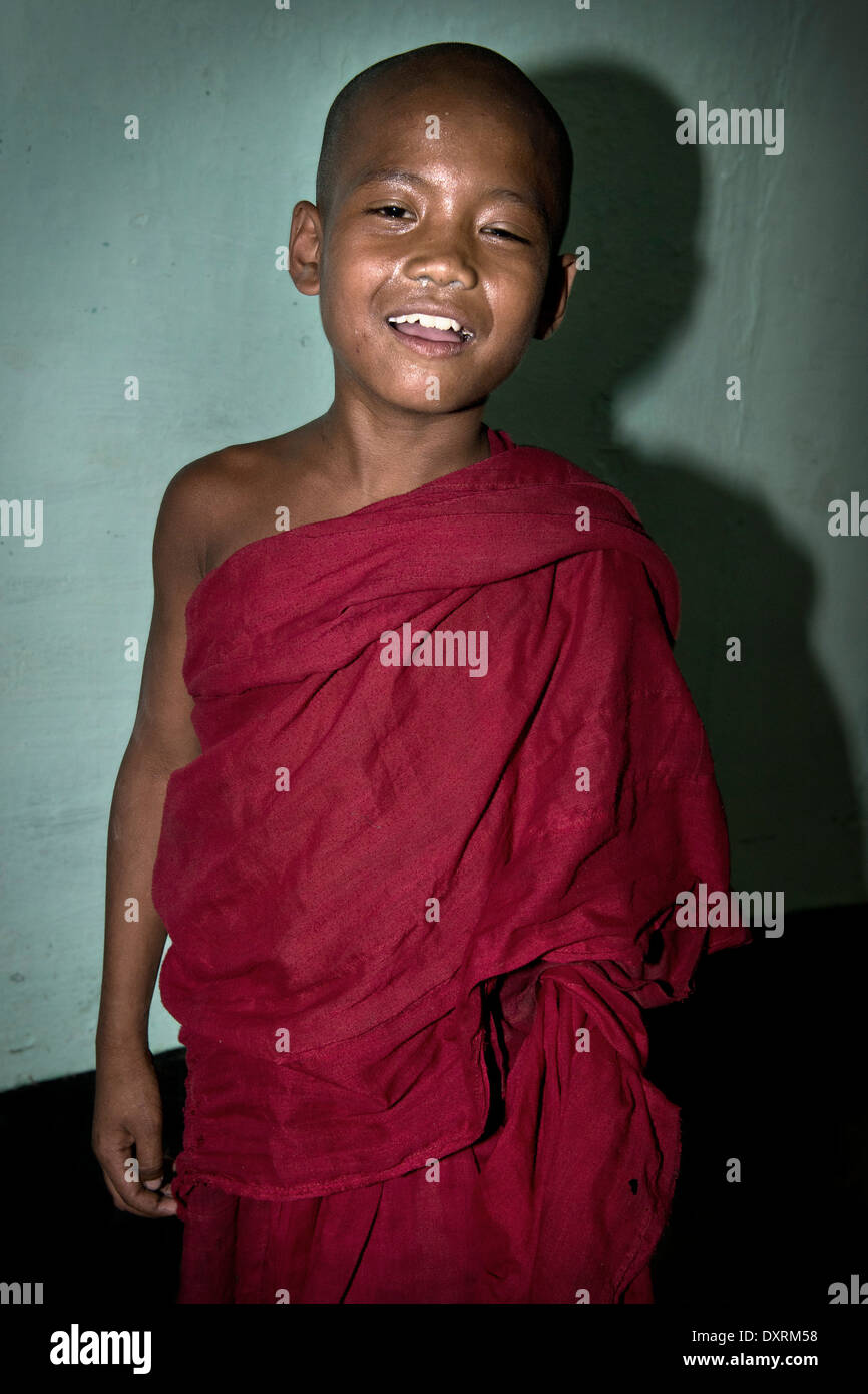 Myanmar, Tangoo, Young monk Stock Photo - Alamy