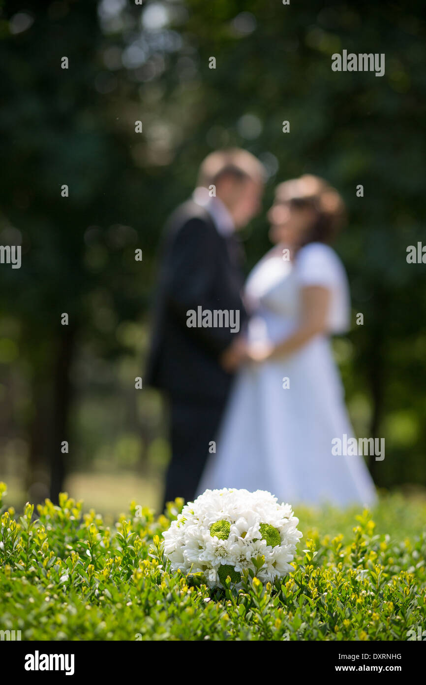 Couple kissing with flowers hi-res stock photography and images - Alamy