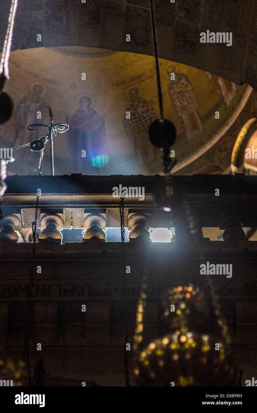 Sunlight filters through the Dome of the Holy Sepulchre, Jerusalem ...
