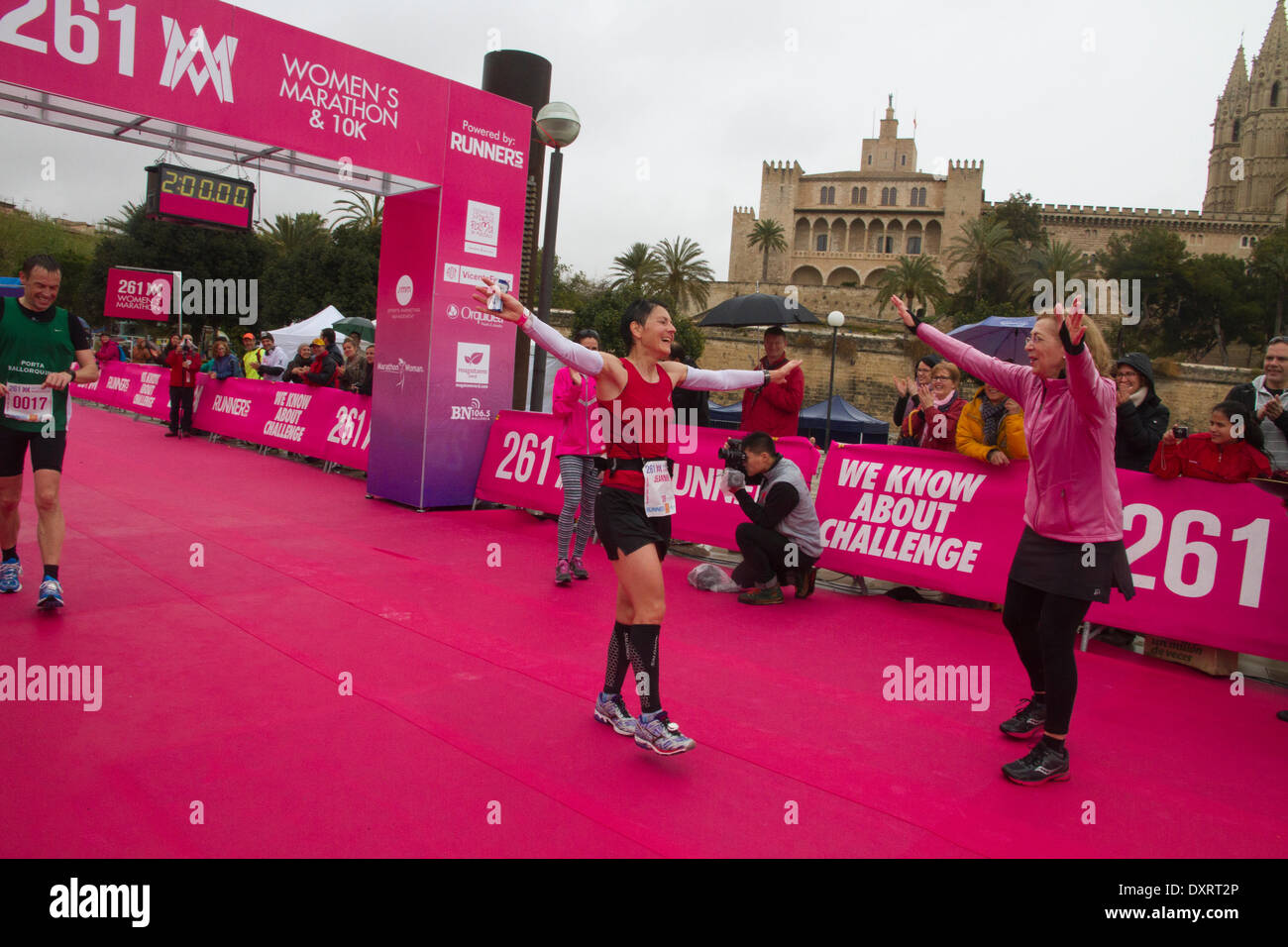 261 women marathon challenge hi-res stock photography and images - Alamy