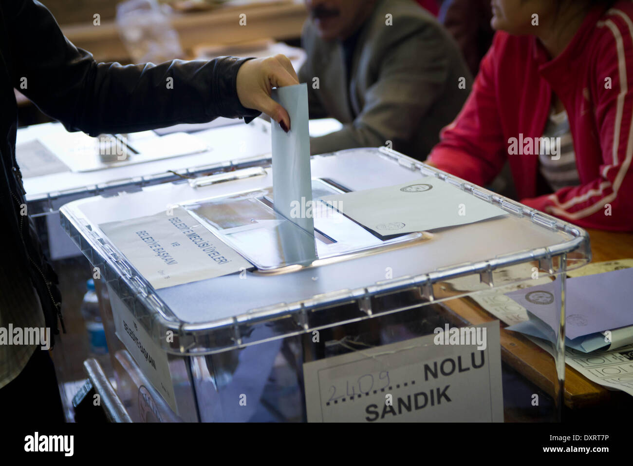 Istanbul, Turkey. 30th Mar, 2014. Turkish citizens cast their ballot ...