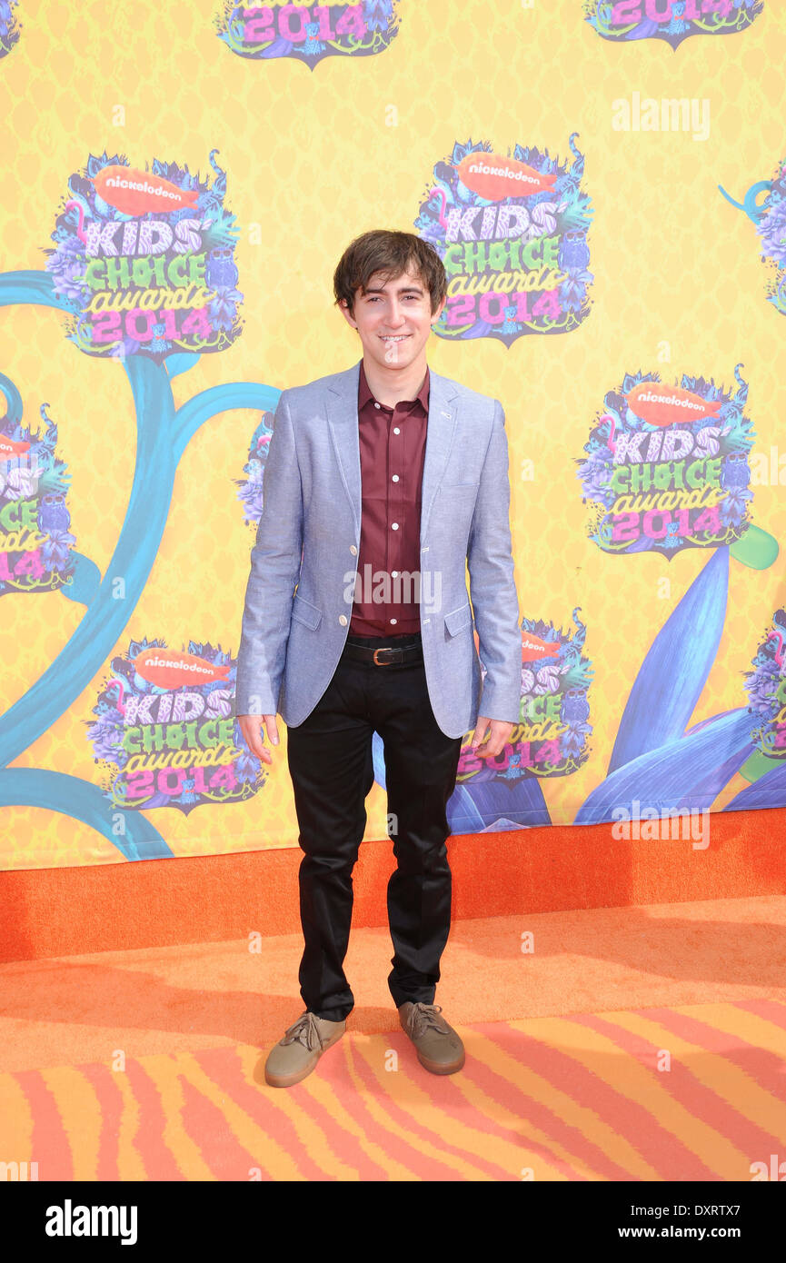 Actor Vincent Martella arrives on the orange carpet of Nickelodeon's ...