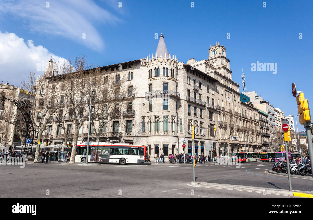 Barcelona street scene hi-res stock photography and images - Alamy