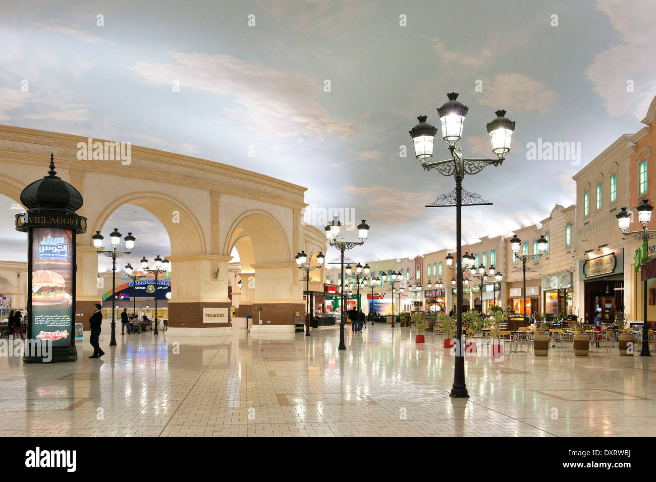 Qatar, Doha, Villaggio shopping mall Stock Photo - Alamy