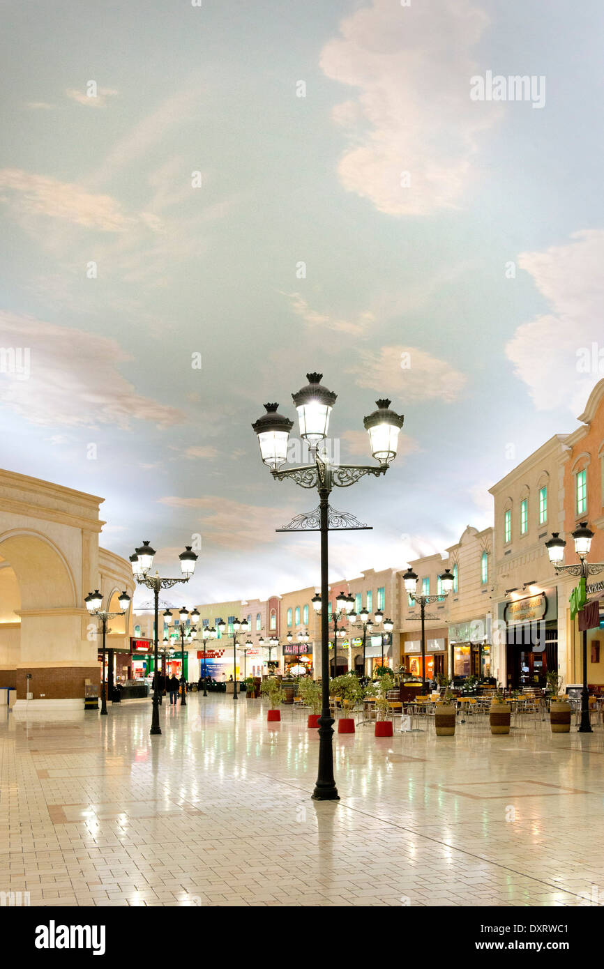 Qatar, Doha, Villaggio shopping mall Stock Photo - Alamy