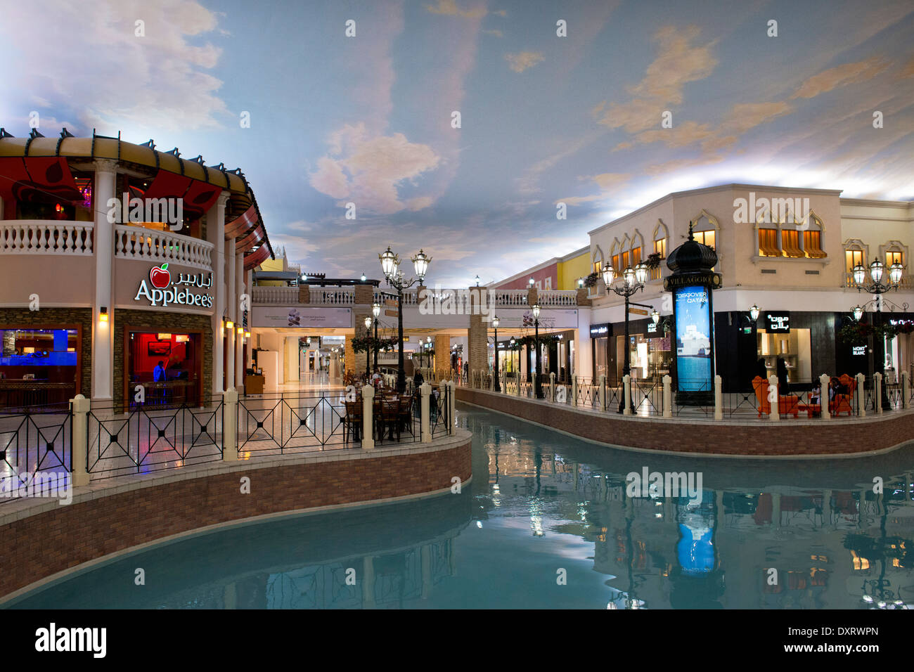 Qatar, Doha, Villaggio shopping mall Stock Photo - Alamy