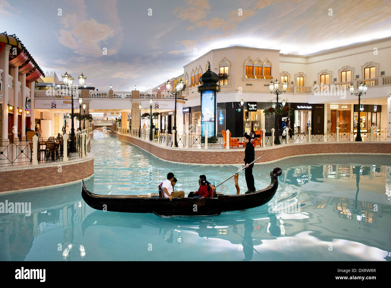 Qatar, Doha, Villaggio shopping mall Stock Photo - Alamy