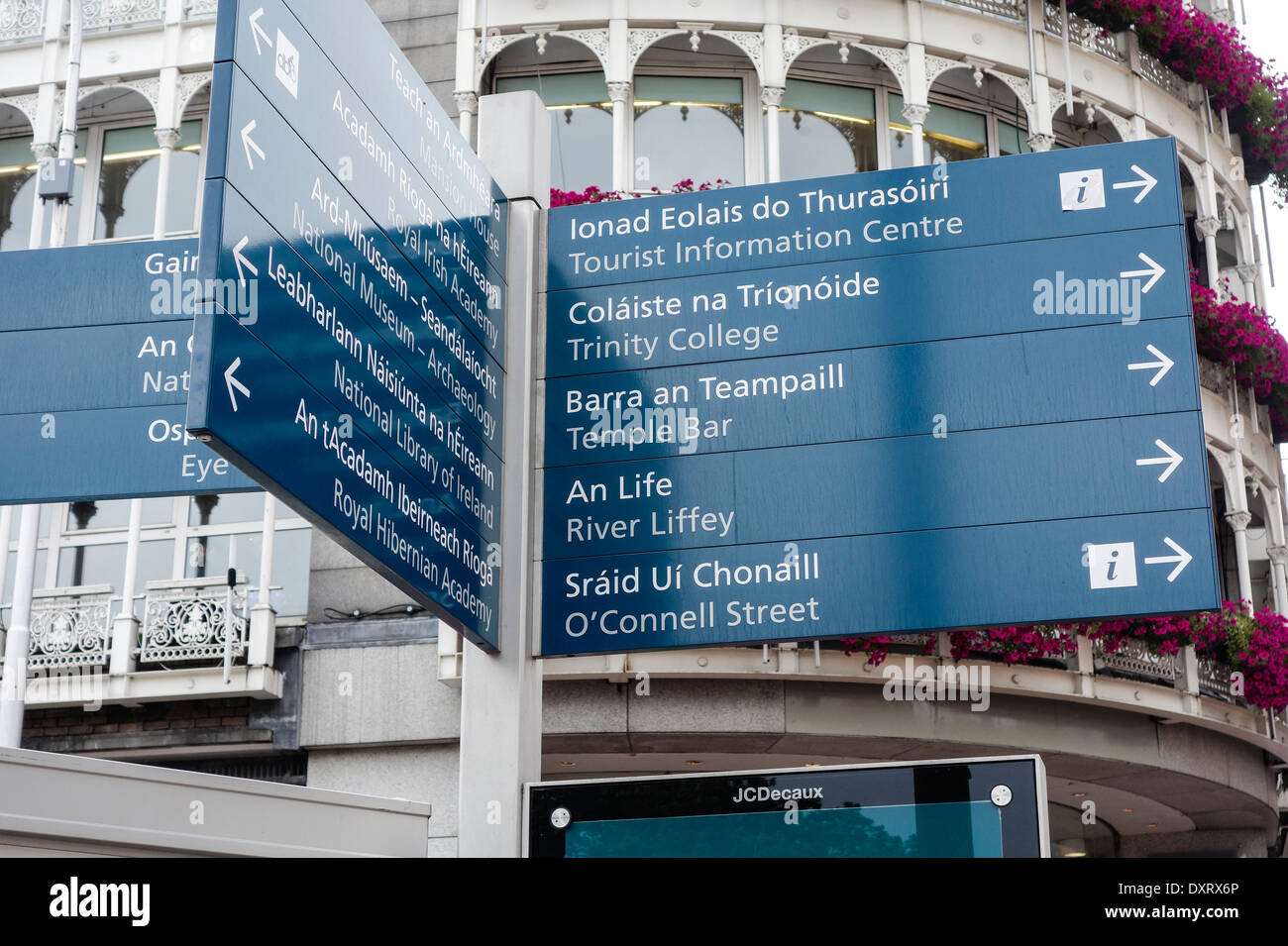 Irish language sign hi-res stock photography and images - Alamy