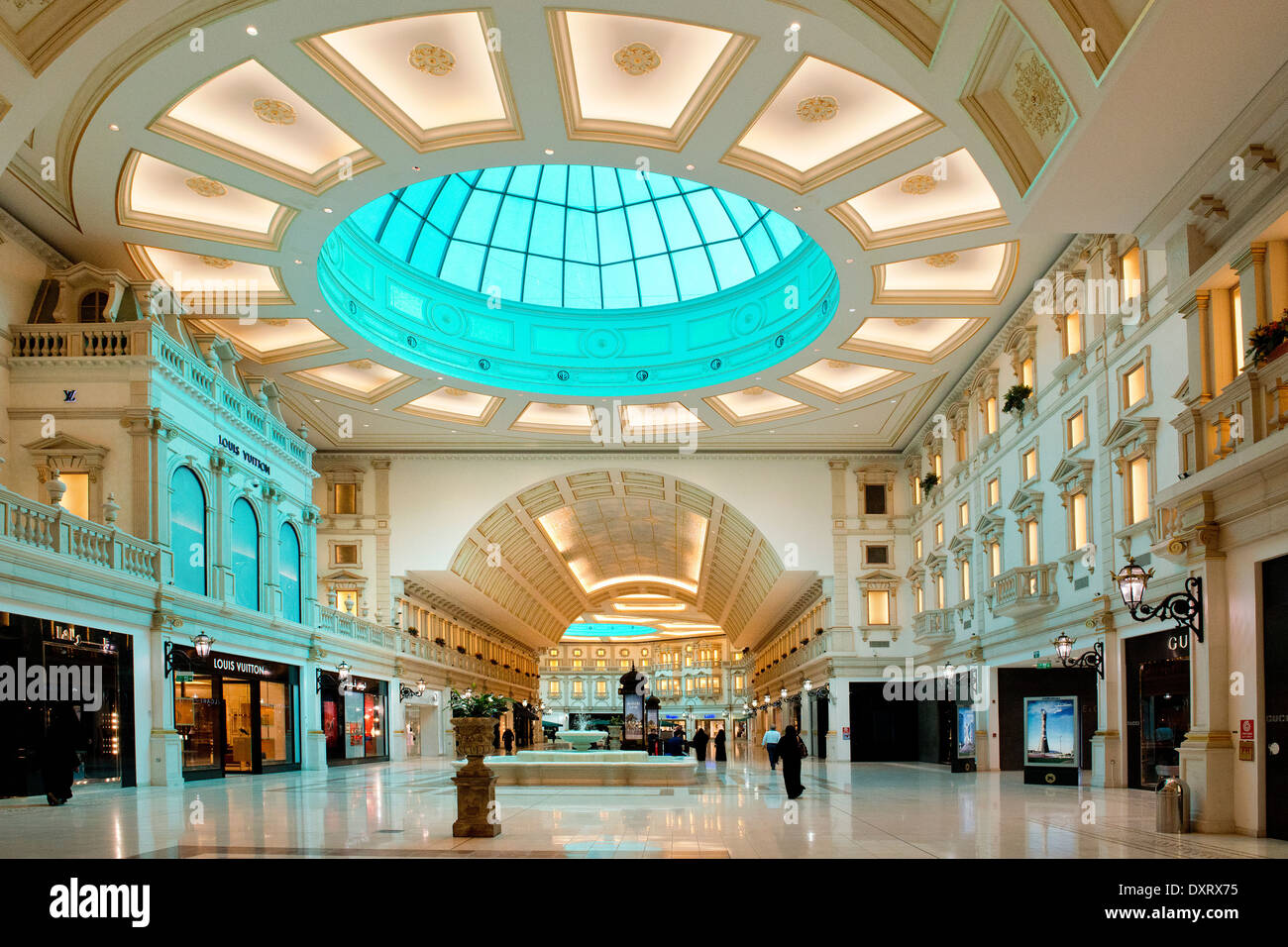 Qatar, Doha, Villaggio shopping mall Stock Photo - Alamy