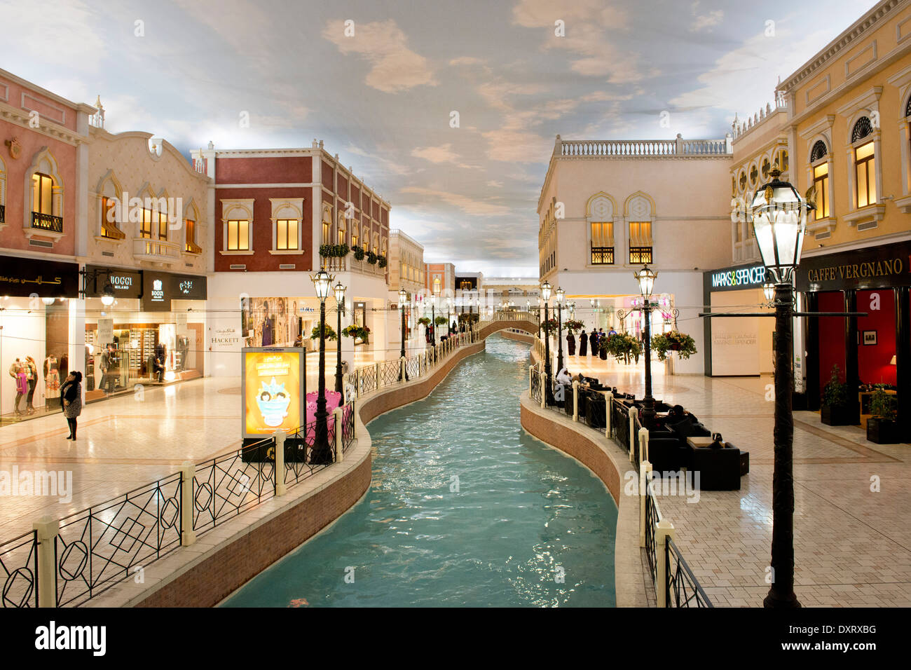 Qatar, Doha, Villaggio shopping mall Stock Photo - Alamy