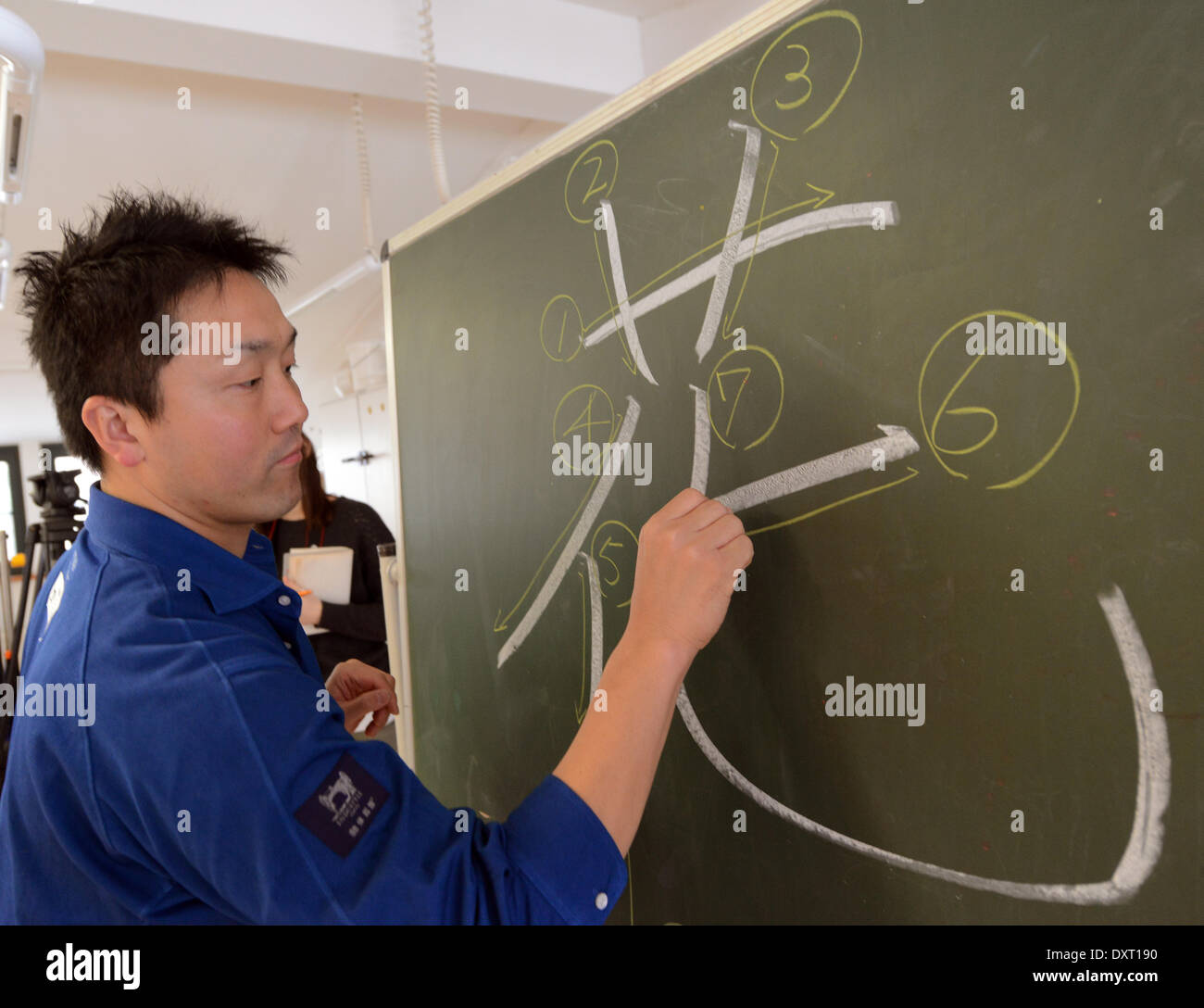Japanese artist and calligraphy master HARU (L) instructs 6th-grader ...