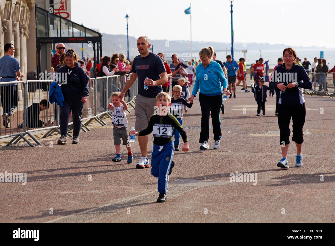 Bournemouth, UK 30 March 2014. Warm sunny weather and over 3000 take ...