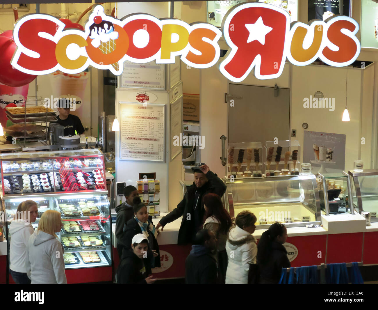 "Toys R Us" Store Interior in Times Square, NYC Stock Photo - Alamy