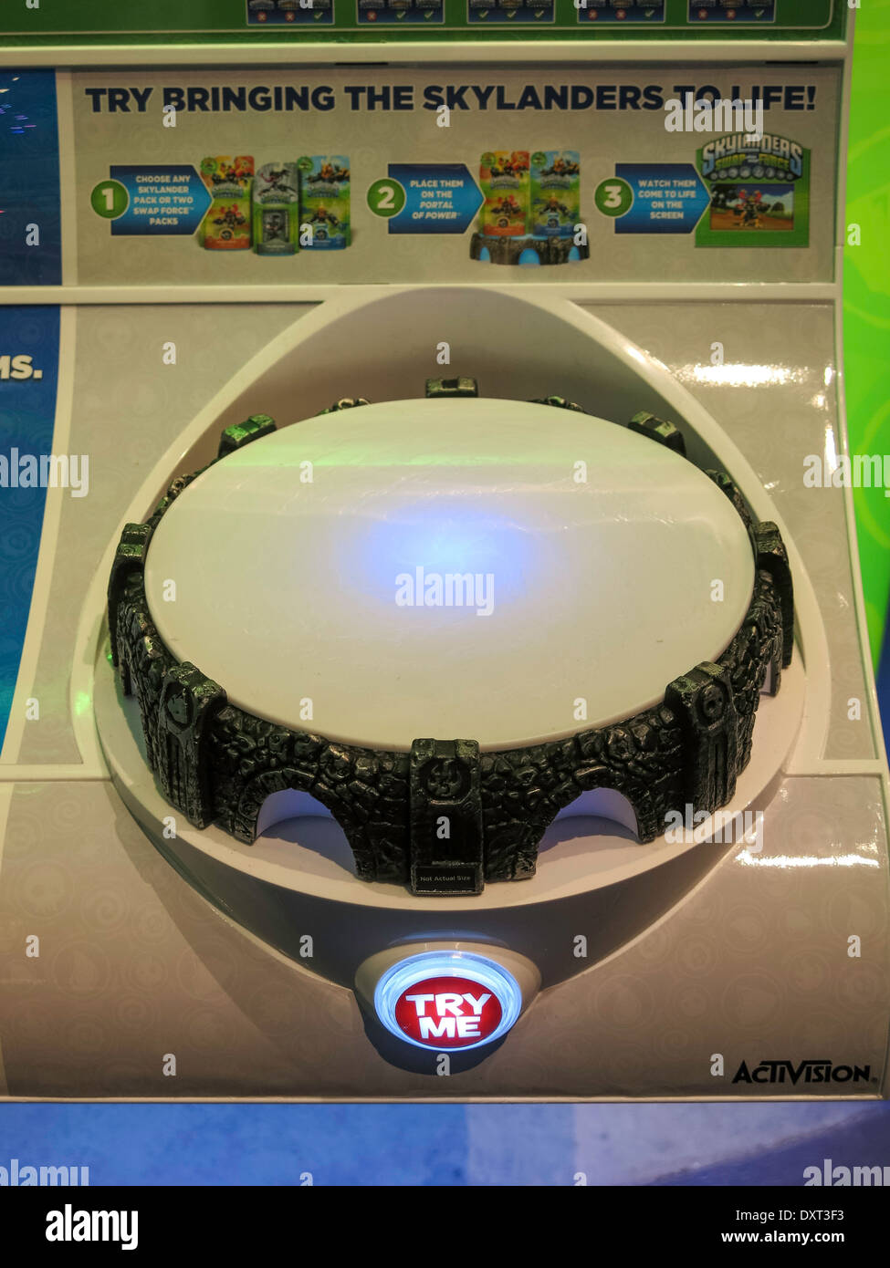 "Toys R Us" Store Interior in Times Square, NYC Stock Photo - Alamy