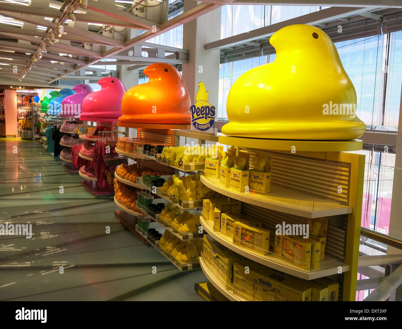 "Toys R Us" Store Interior in Times Square, NYC Stock Photo - Alamy
