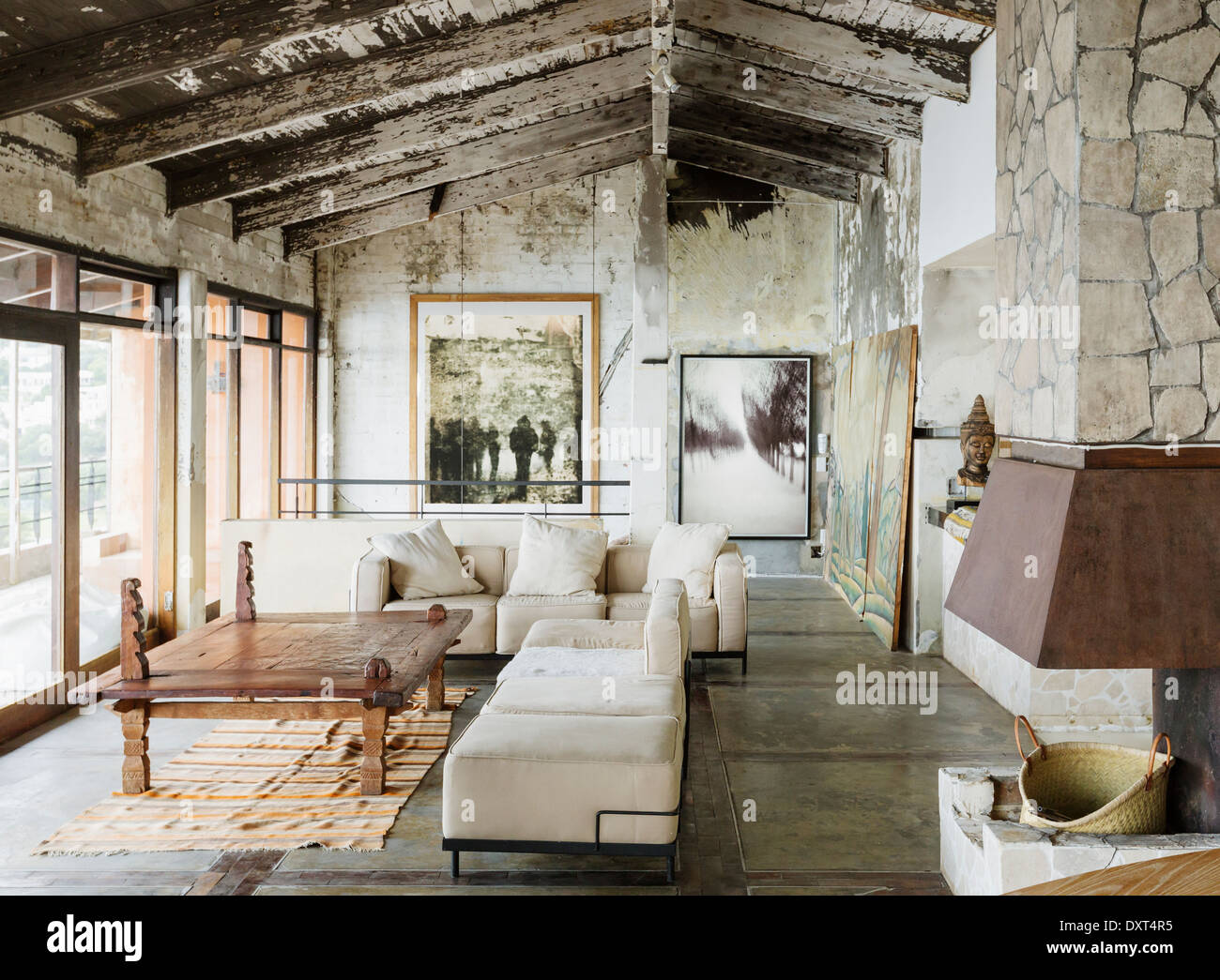 Rustic lounge hi-res stock photography and images - Alamy