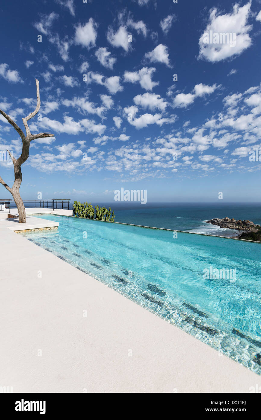 Over lap hi-res stock photography and images - Alamy