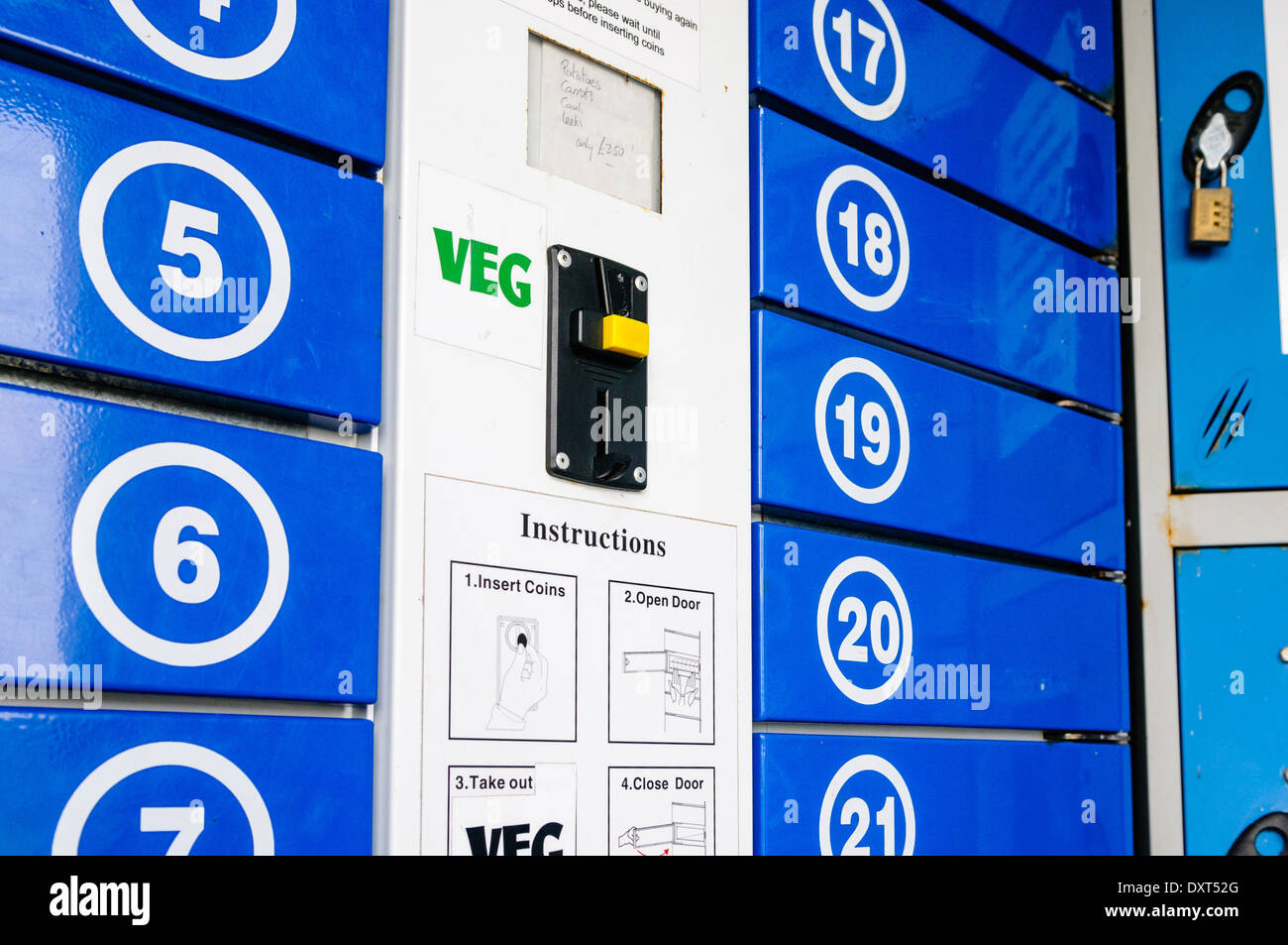 Vending machine sign hi-res stock photography and images - Alamy