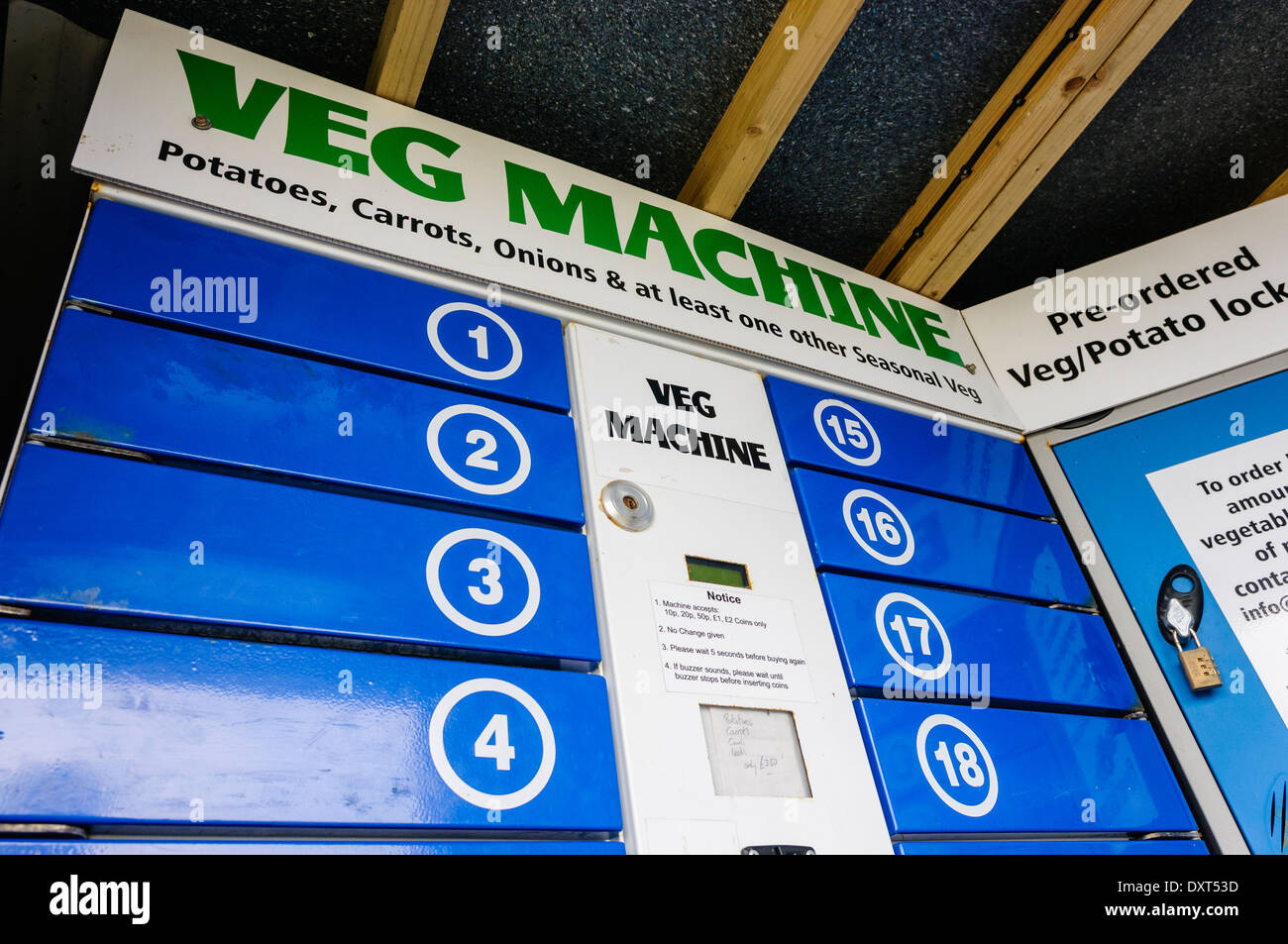 Vending machine sign hi-res stock photography and images - Alamy