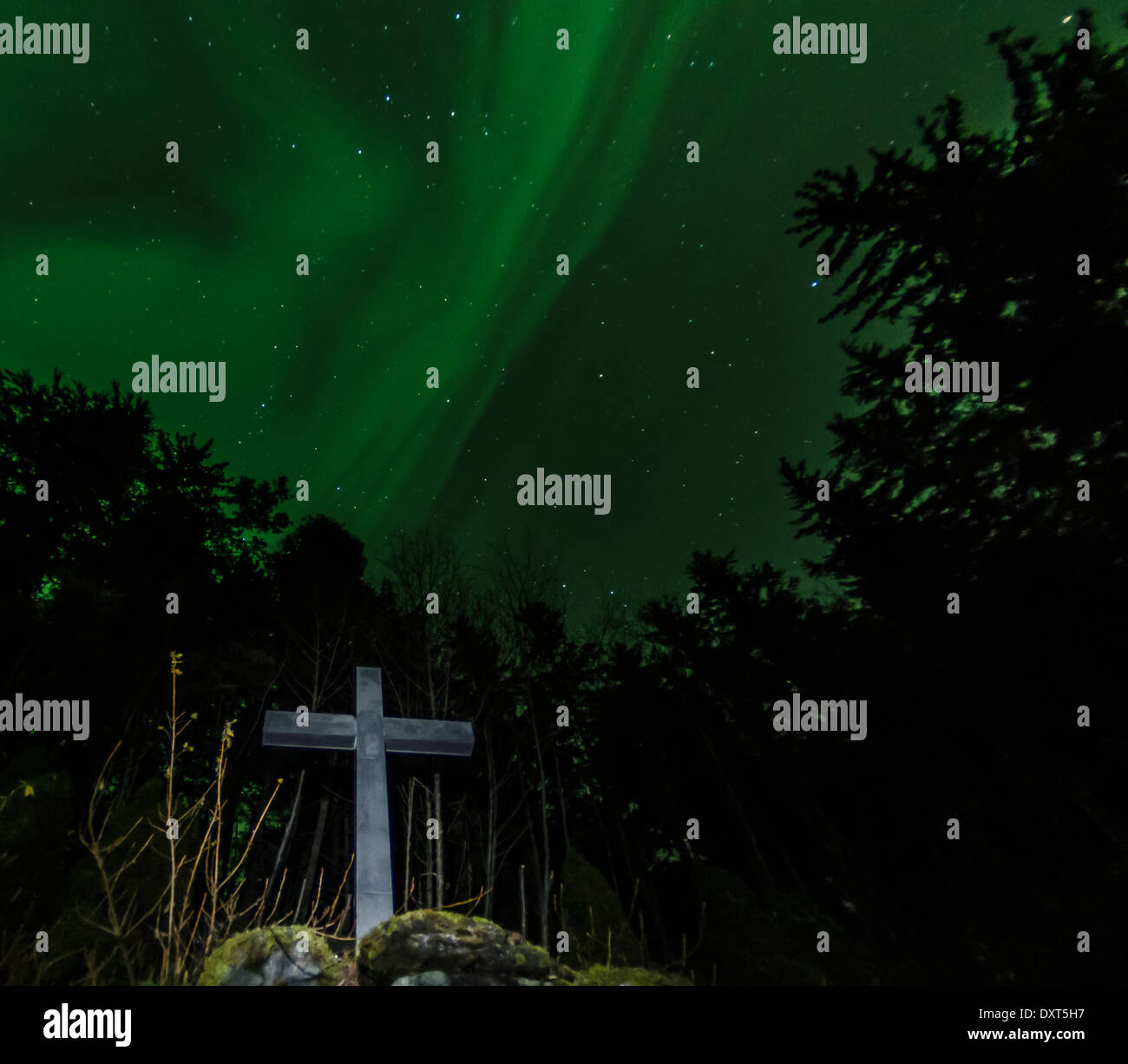cross with northern lights in background Stock Photo - Alamy