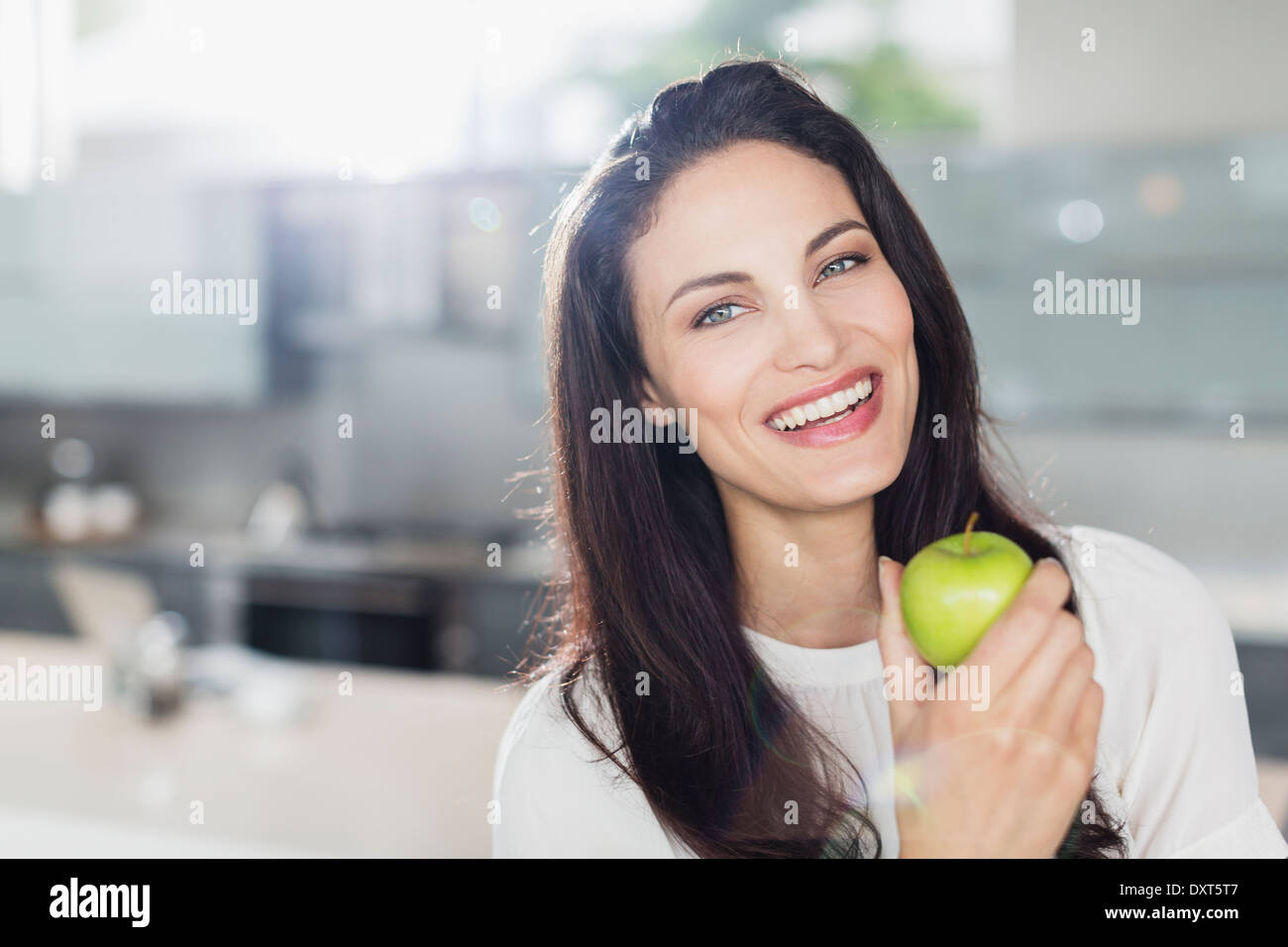 Woman eating an apple hi-res stock photography and images - Alamy