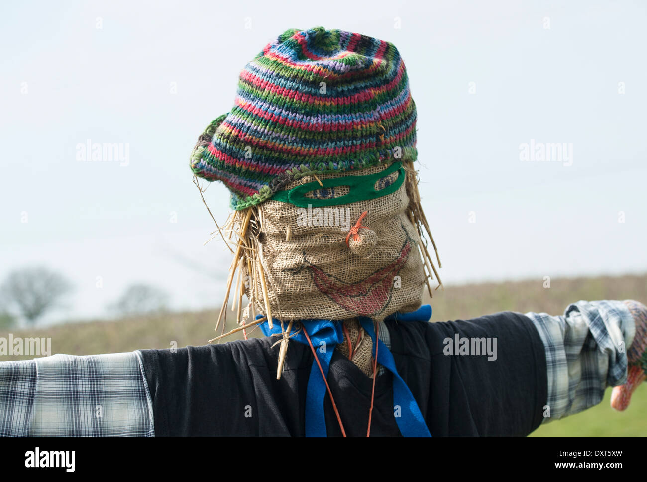 Old scarecrow hi-res stock photography and images - Alamy