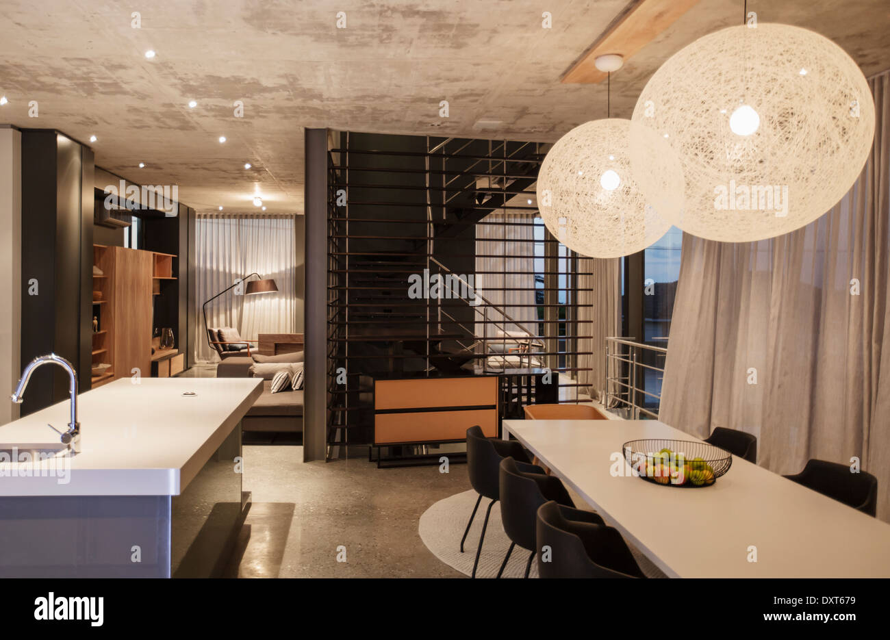 Modern dining room Stock Photo - Alamy