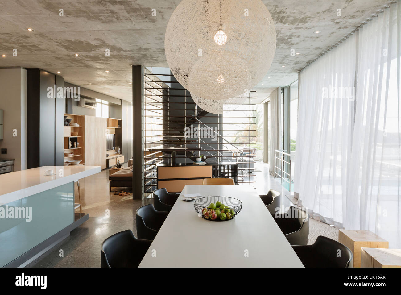 Modern dining room Stock Photo - Alamy