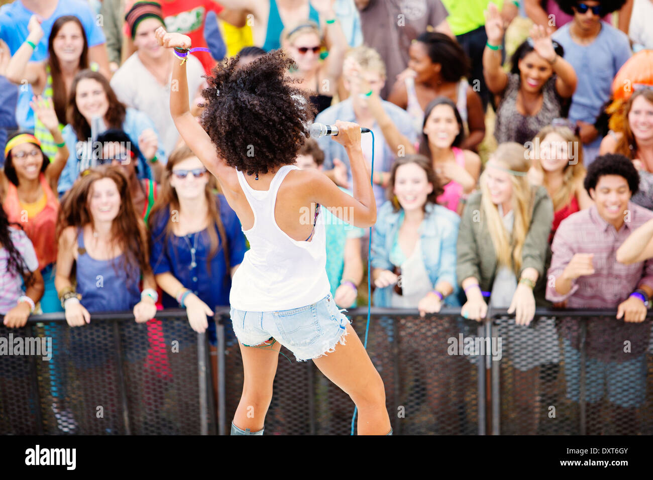 Performer fans hi-res stock photography and images - Alamy