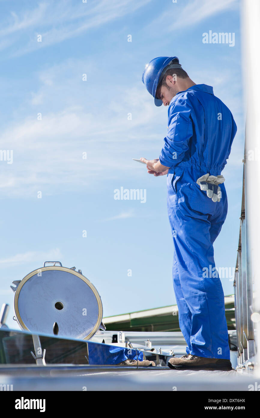 Using worker hi-res stock photography and images - Alamy