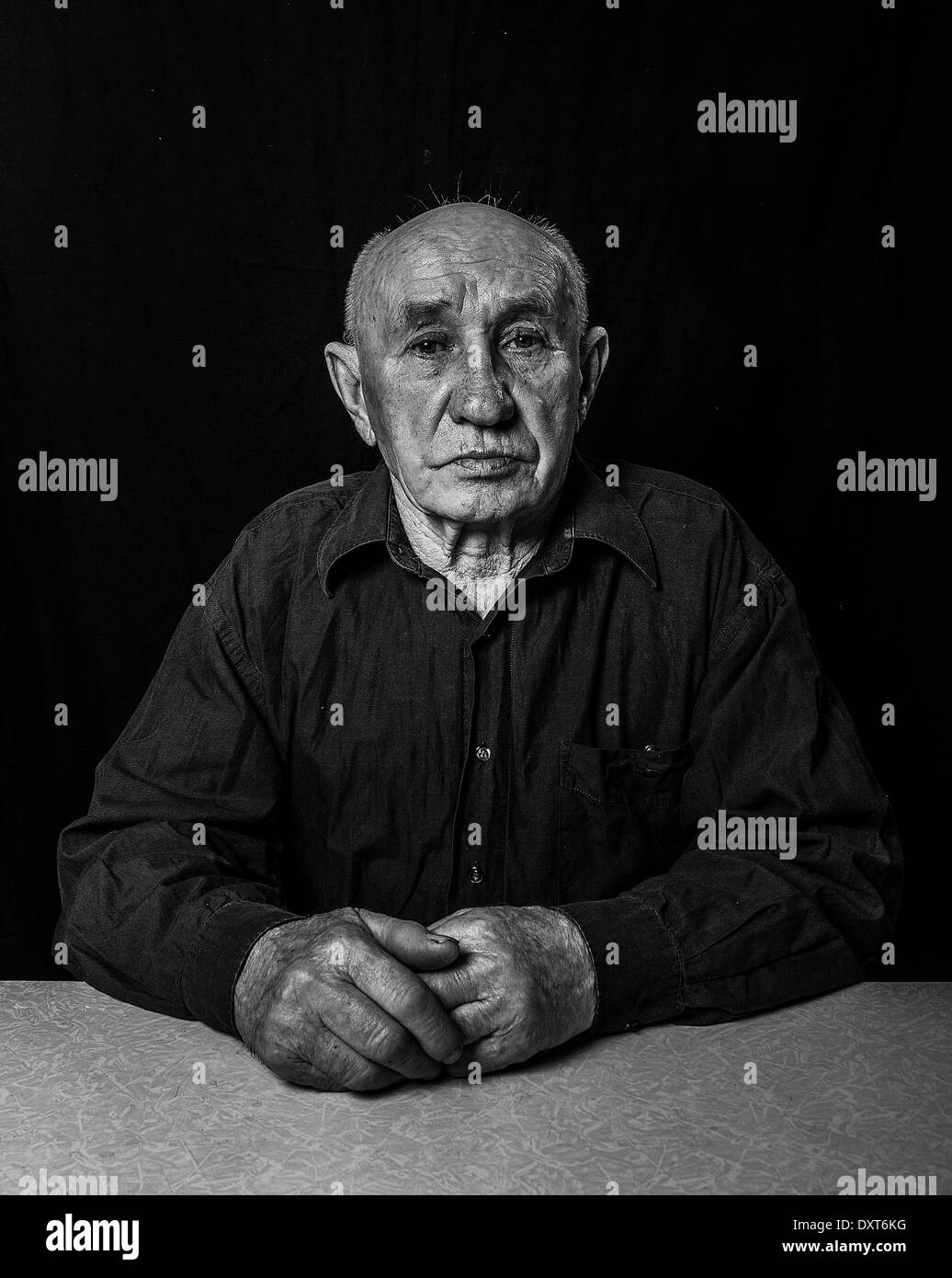 Sad lonely sick old man hi-res stock photography and images - Alamy