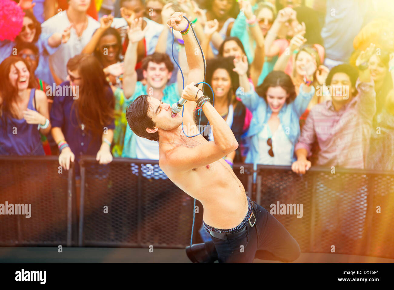 Fans cheering for performer singing on stage Stock Photo - Alamy