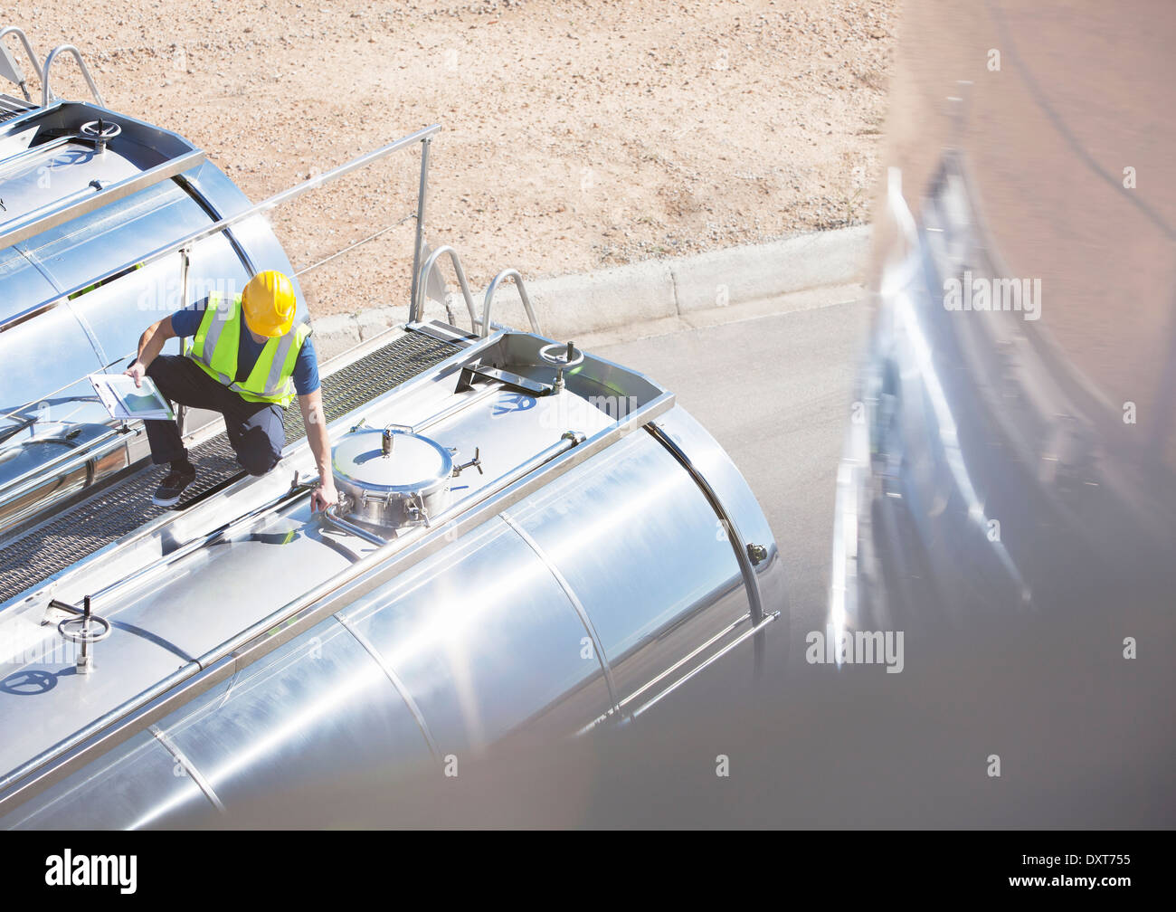 Inspection platform hi-res stock photography and images - Alamy