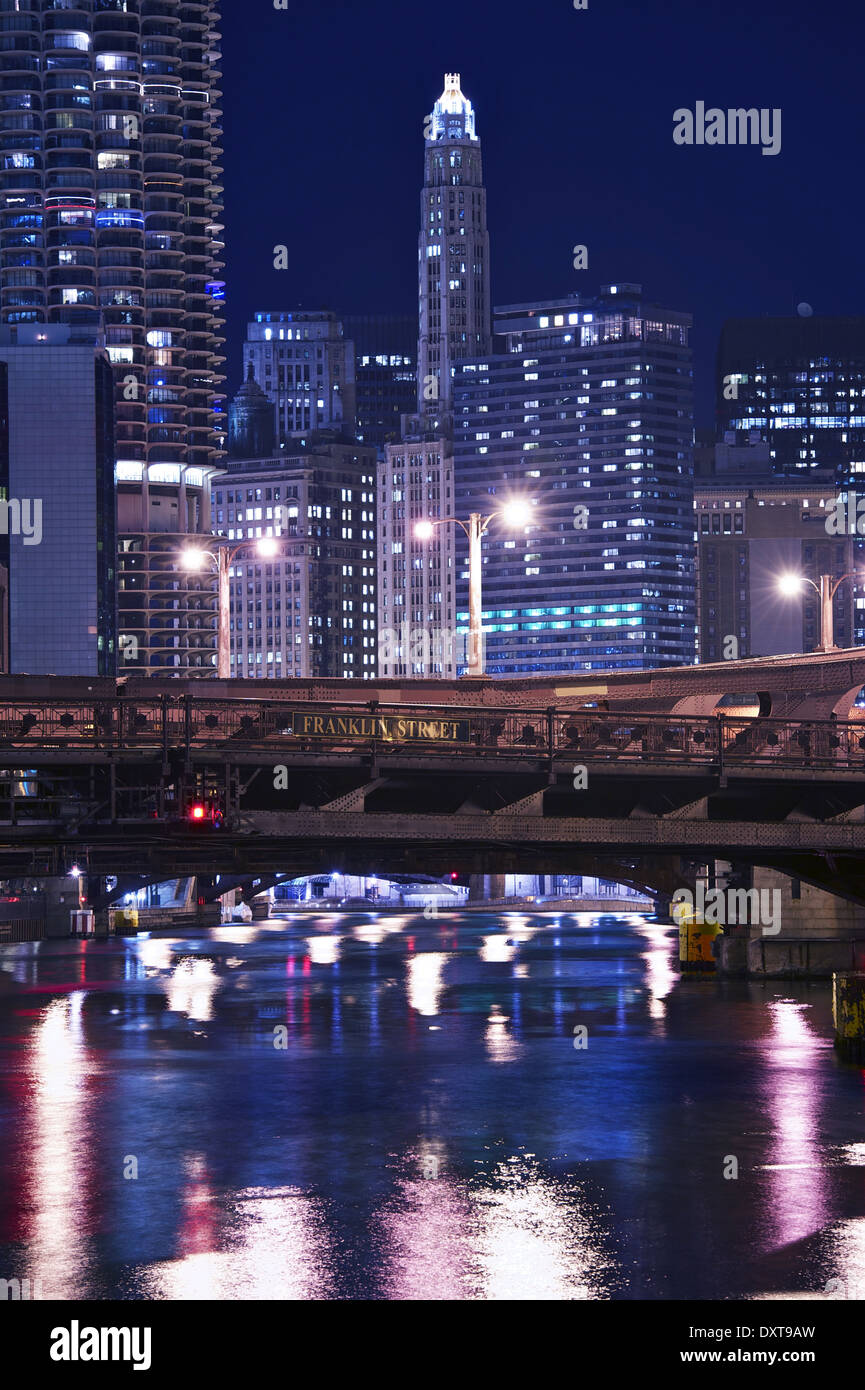 Chicago Franklin Bridge - Chicago Downtown at Night. Vertical Chicago ...