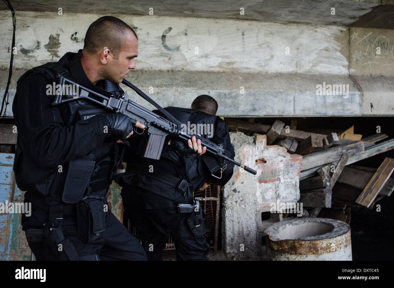 Rio de janeiro brazil police cars hi-res stock photography and images ...