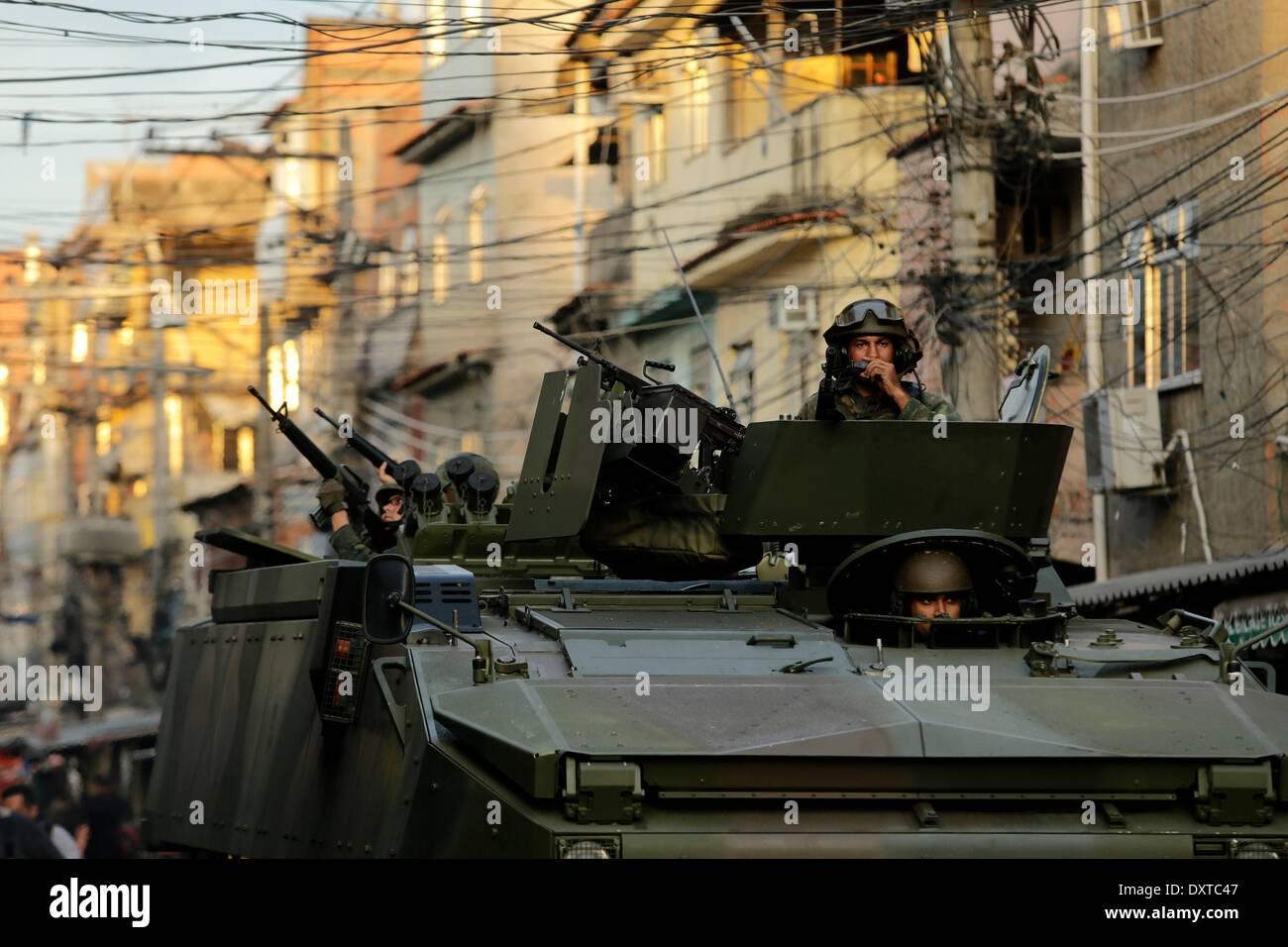 Rio de janeiro brazil police cars hi-res stock photography and images ...