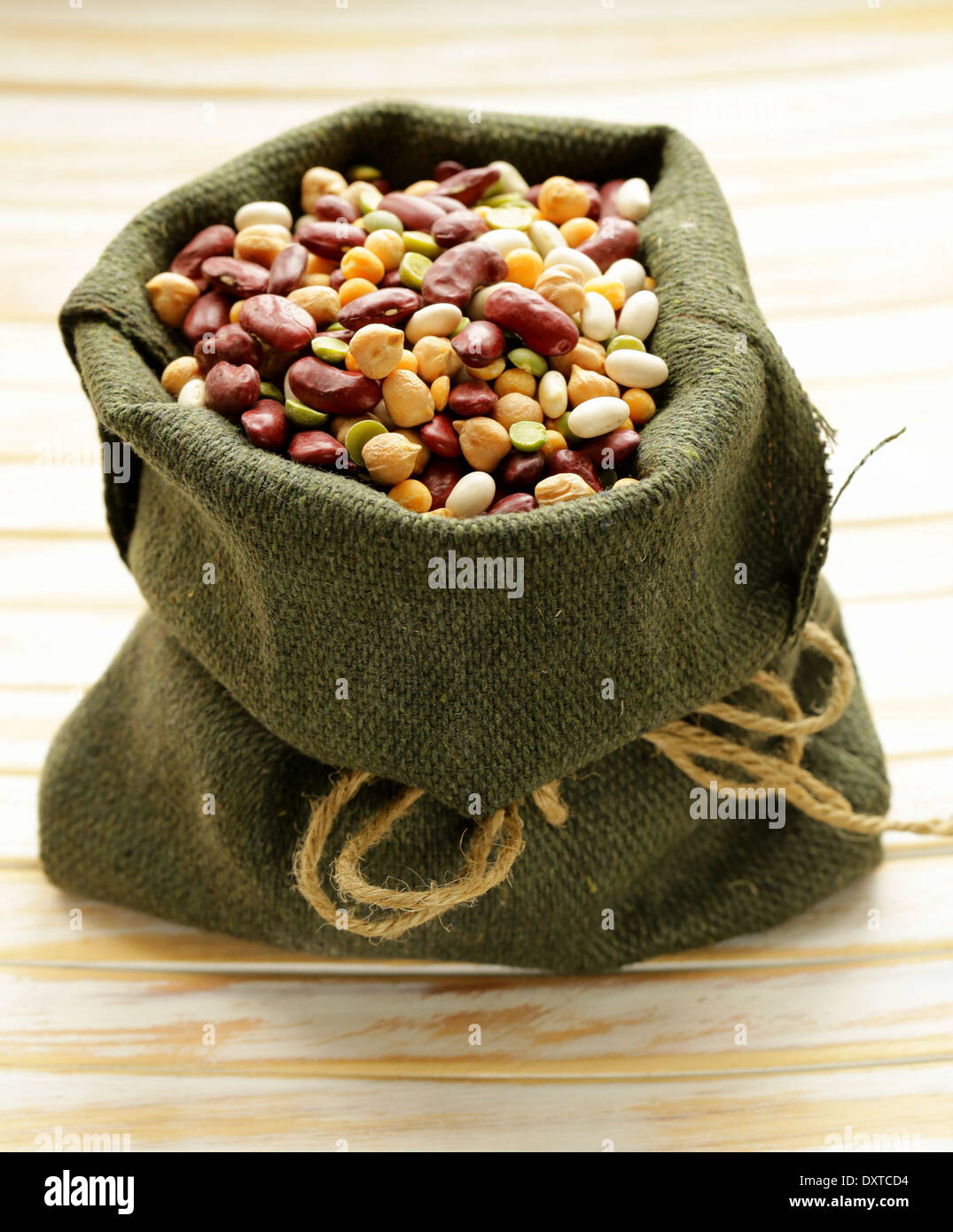 Types of peas hi-res stock photography and images - Alamy