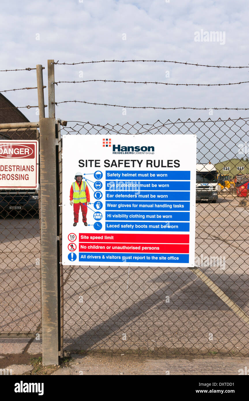 Industrial site health and safety rules sign Stock Photo - Alamy