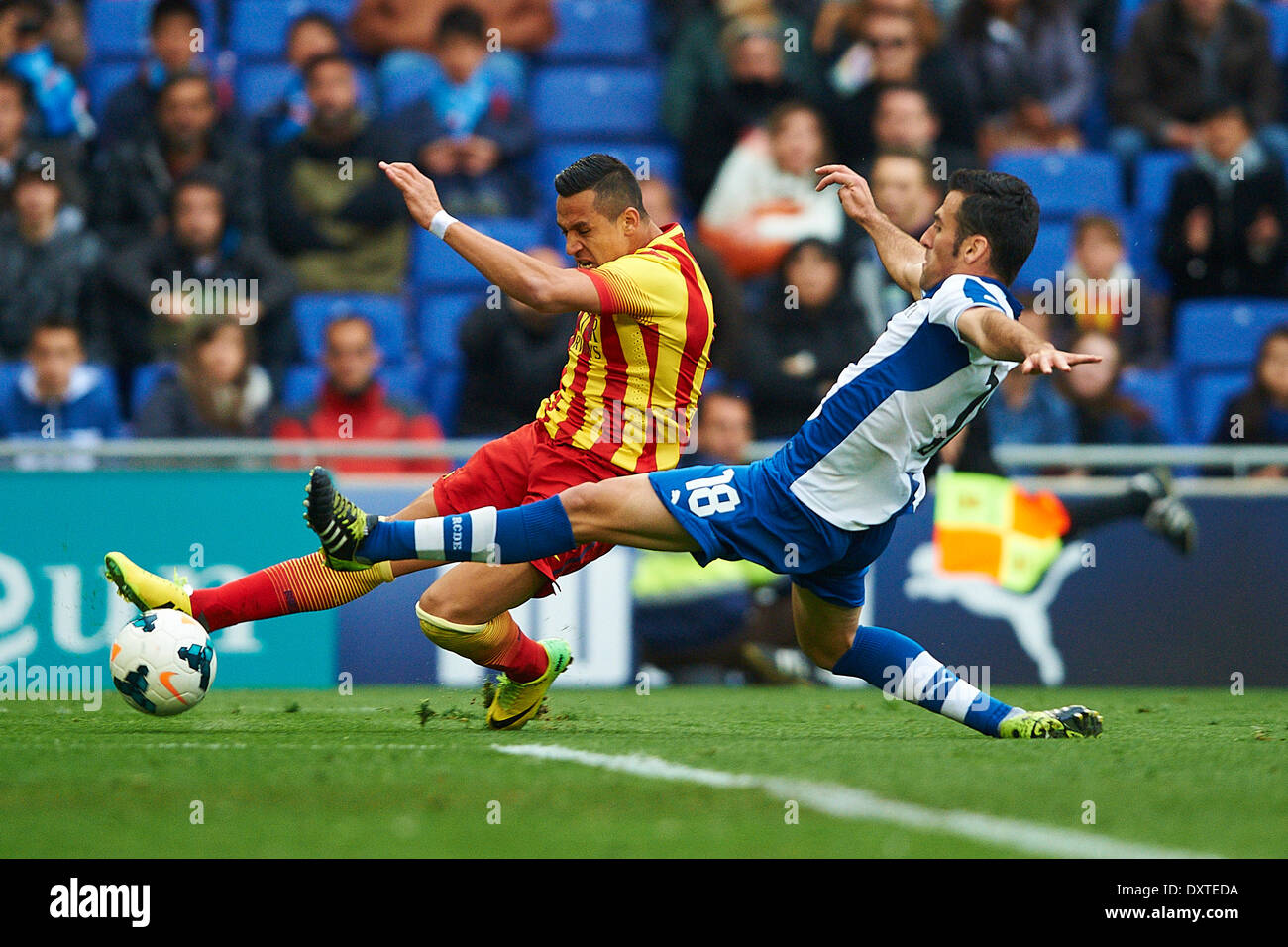 Barcelona, Spain. 29th Mar, 2014. Alexis Sanchez (FC Barcelona) duels ...