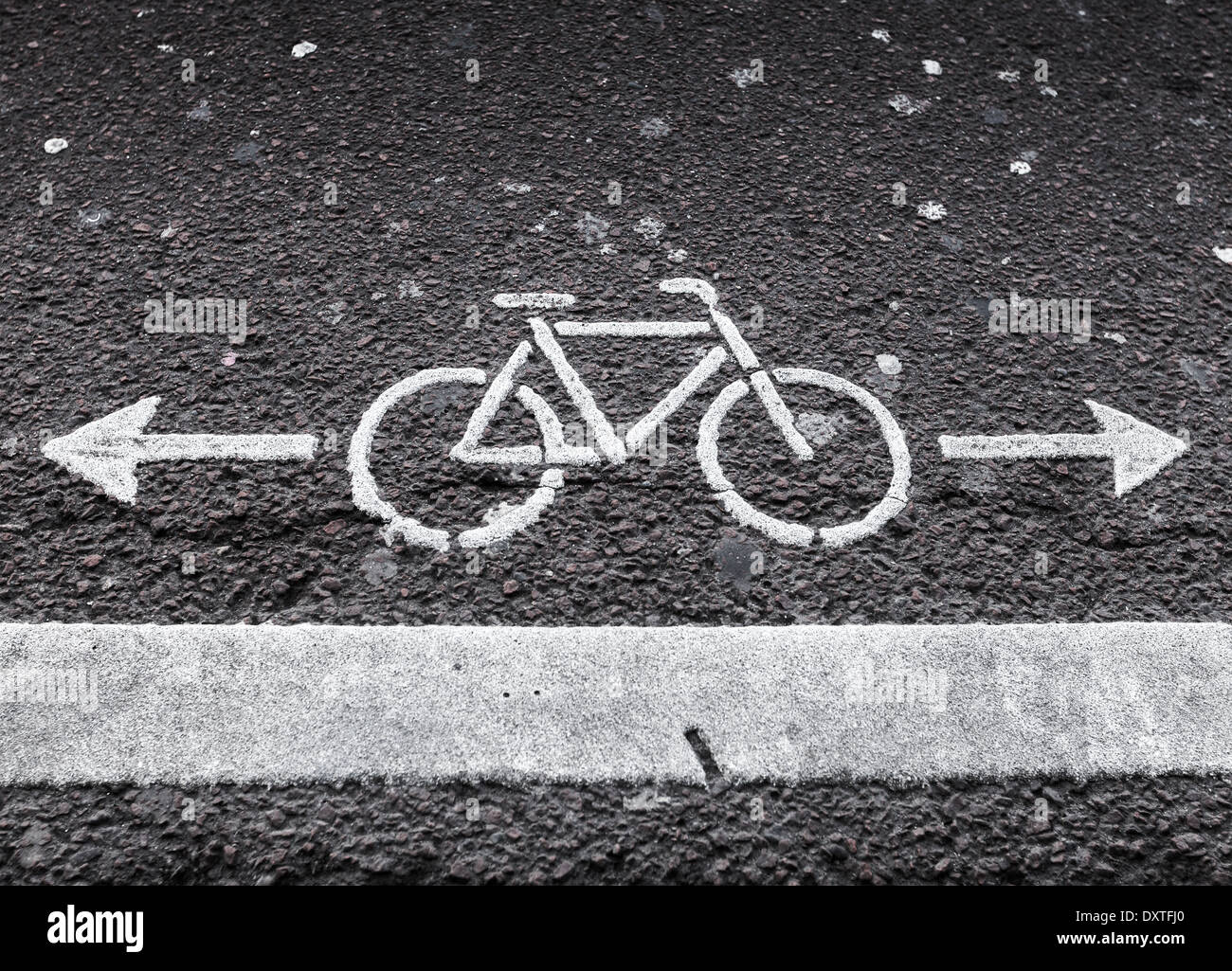 Road markings arrows hi-res stock photography and images - Alamy