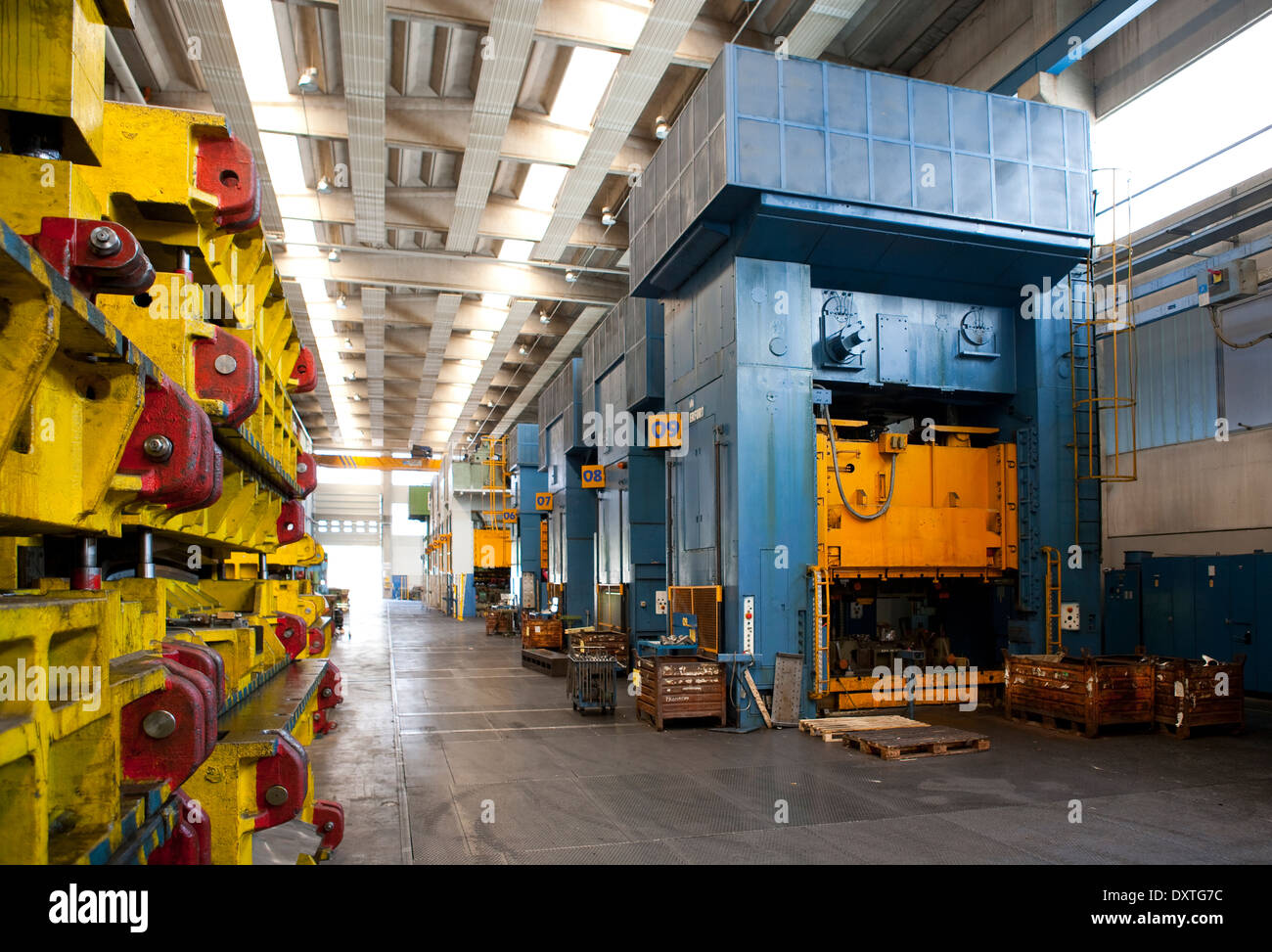 Industrial press hi-res stock photography and images - Alamy