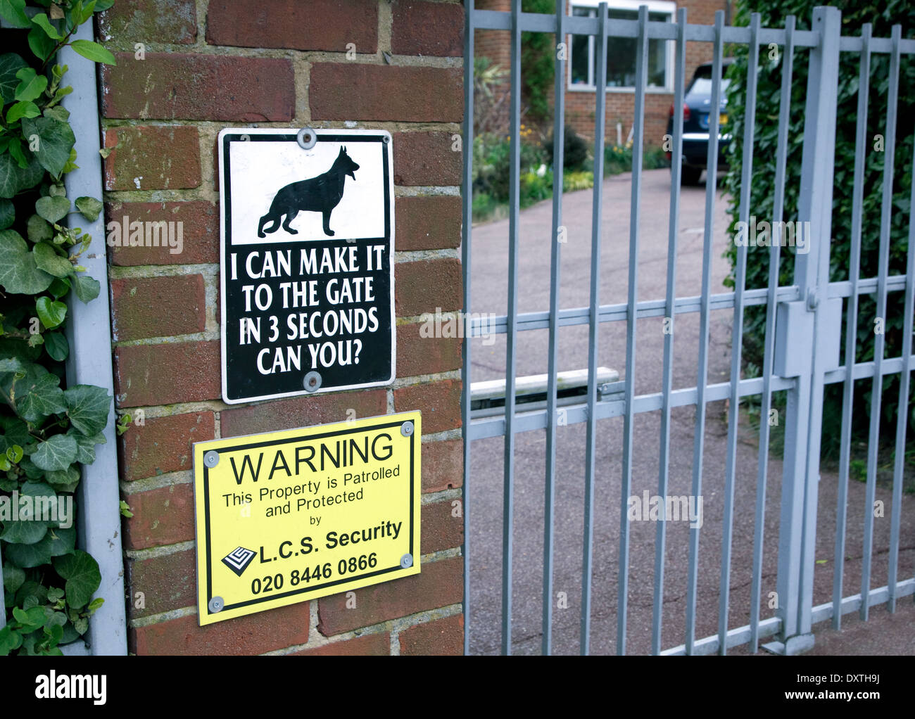 Security guard house hi-res stock photography and images - Alamy