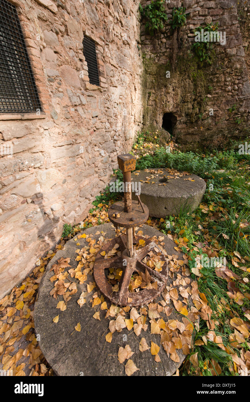 Abandoned water wheel hi-res stock photography and images - Alamy