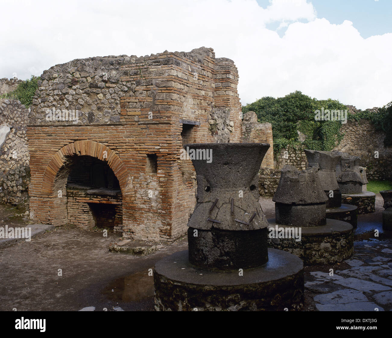Pompeii. Pistrinum. Oven for bread, old-mill for grain and the ...