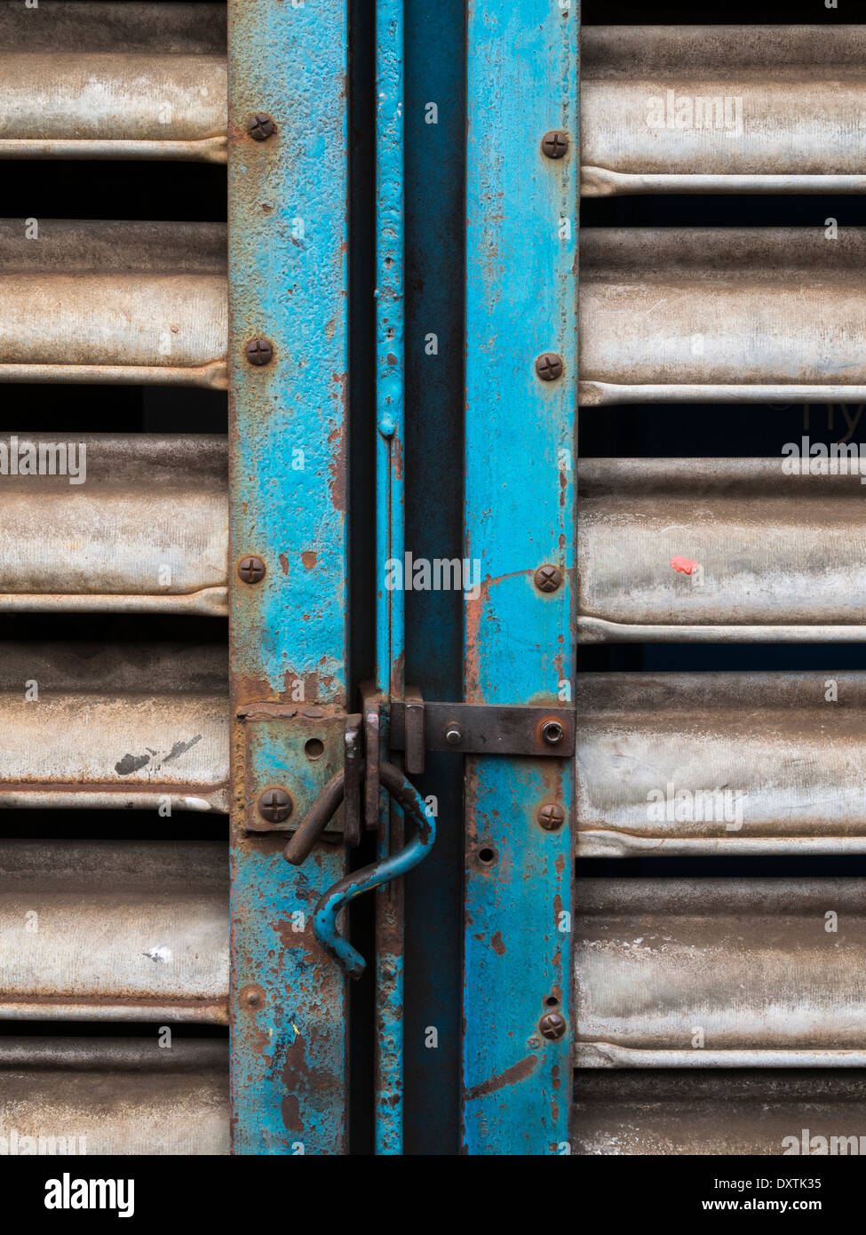 Urban decay run down building Stock Photo - Alamy