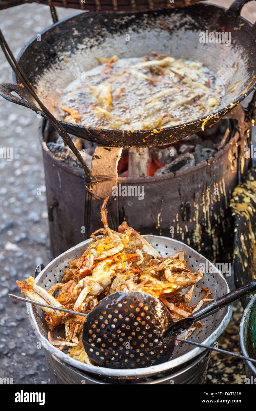 Frying crabs, Yangon, Myanmar Stock Photo - Alamy