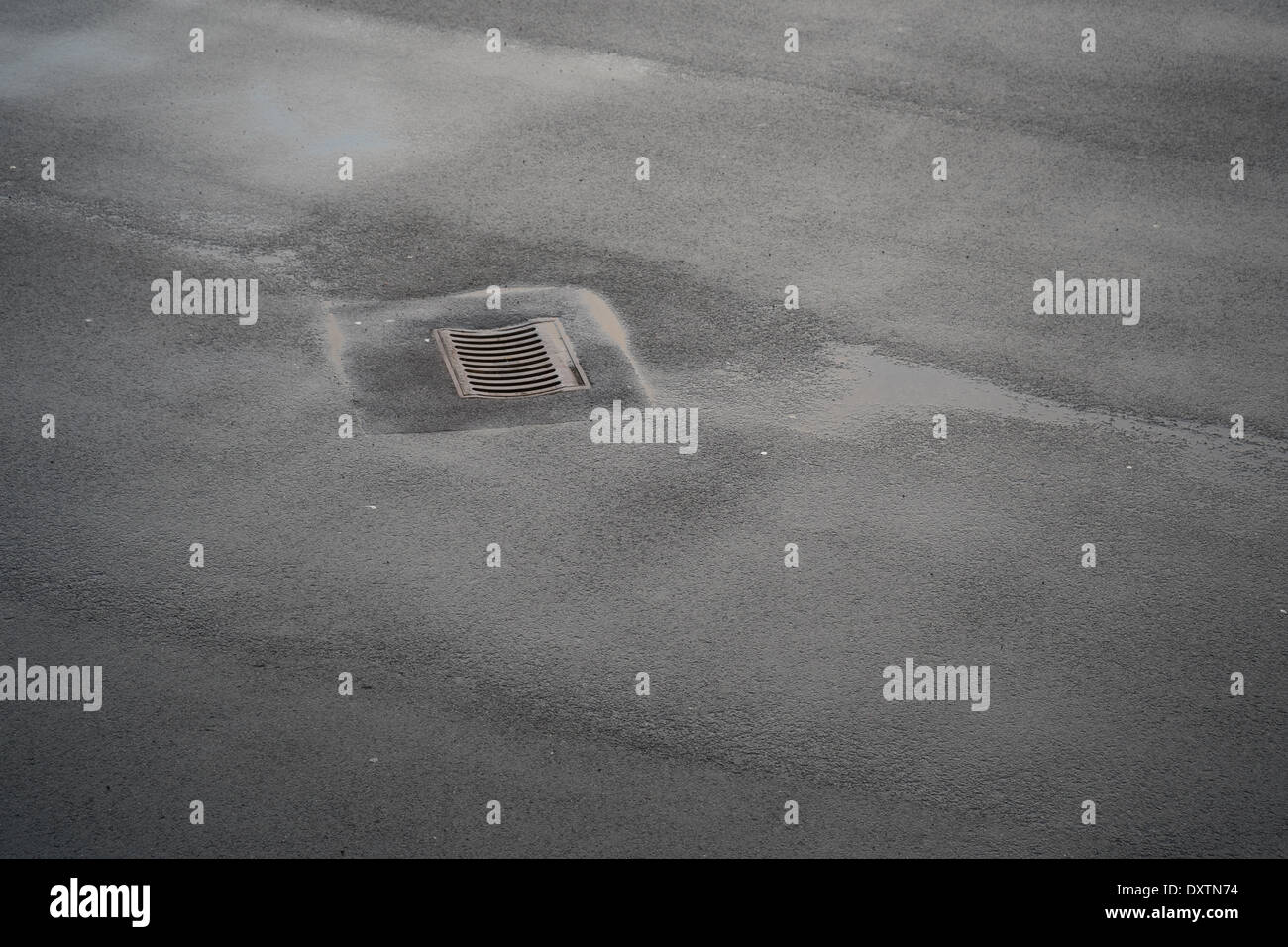 Puddles on tarmac hi-res stock photography and images - Alamy