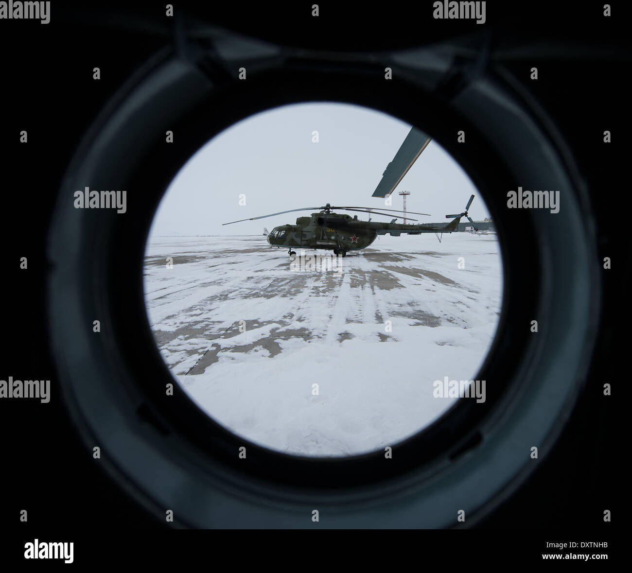 Expedition 38 landing hi-res stock photography and images - Alamy