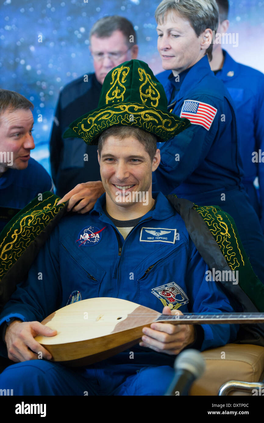 Expedition 38 crew, including NASA astronaut Mike Hopkins, lands in ...
